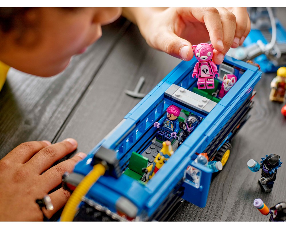 LEGO® Battle Bus 77073 | I'm Rick James Bricks