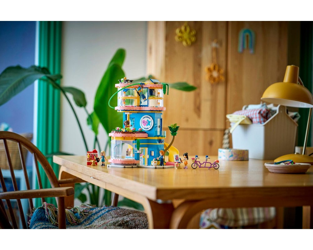 LEGO® Heartlake City Friends Club House 42689 | I'm Rick James Bricks