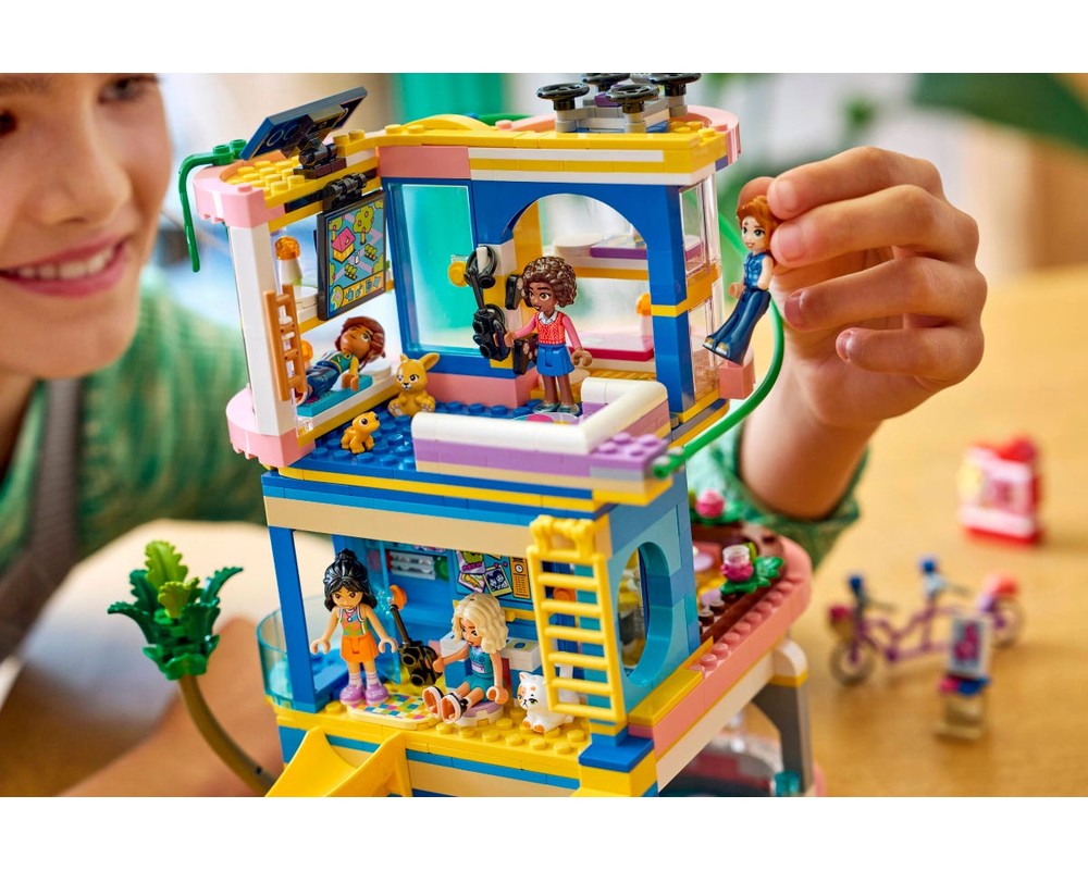 LEGO® Heartlake City Friends Club House 42689 | I'm Rick James Bricks